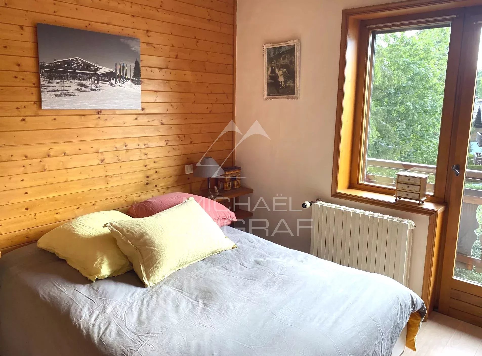 Hotel à rénover - Centre à pied - Vue dégagée et calme - MZIMG338