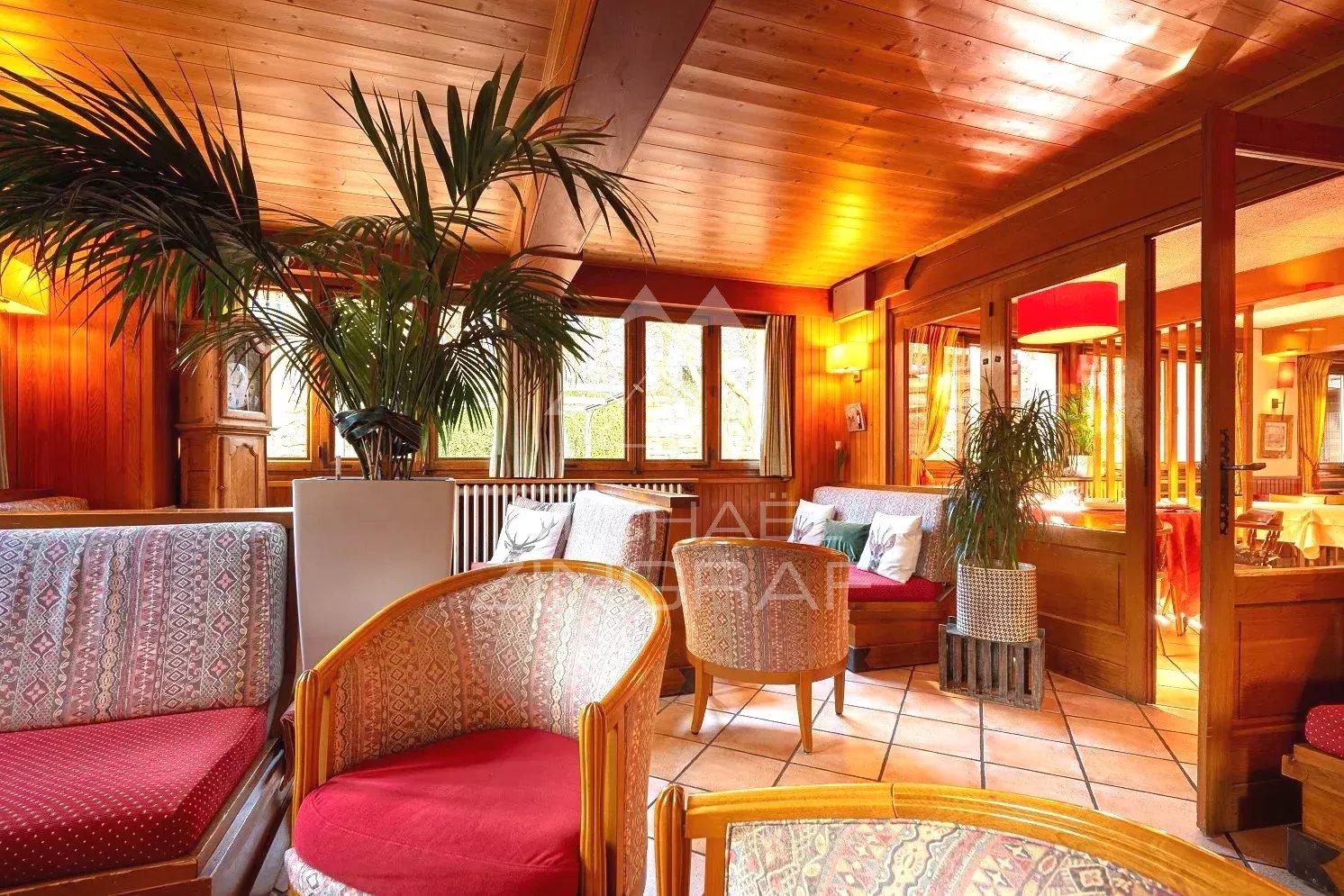 Hotel à rénover - Centre à pied - Vue dégagée et calme - MZIMG338