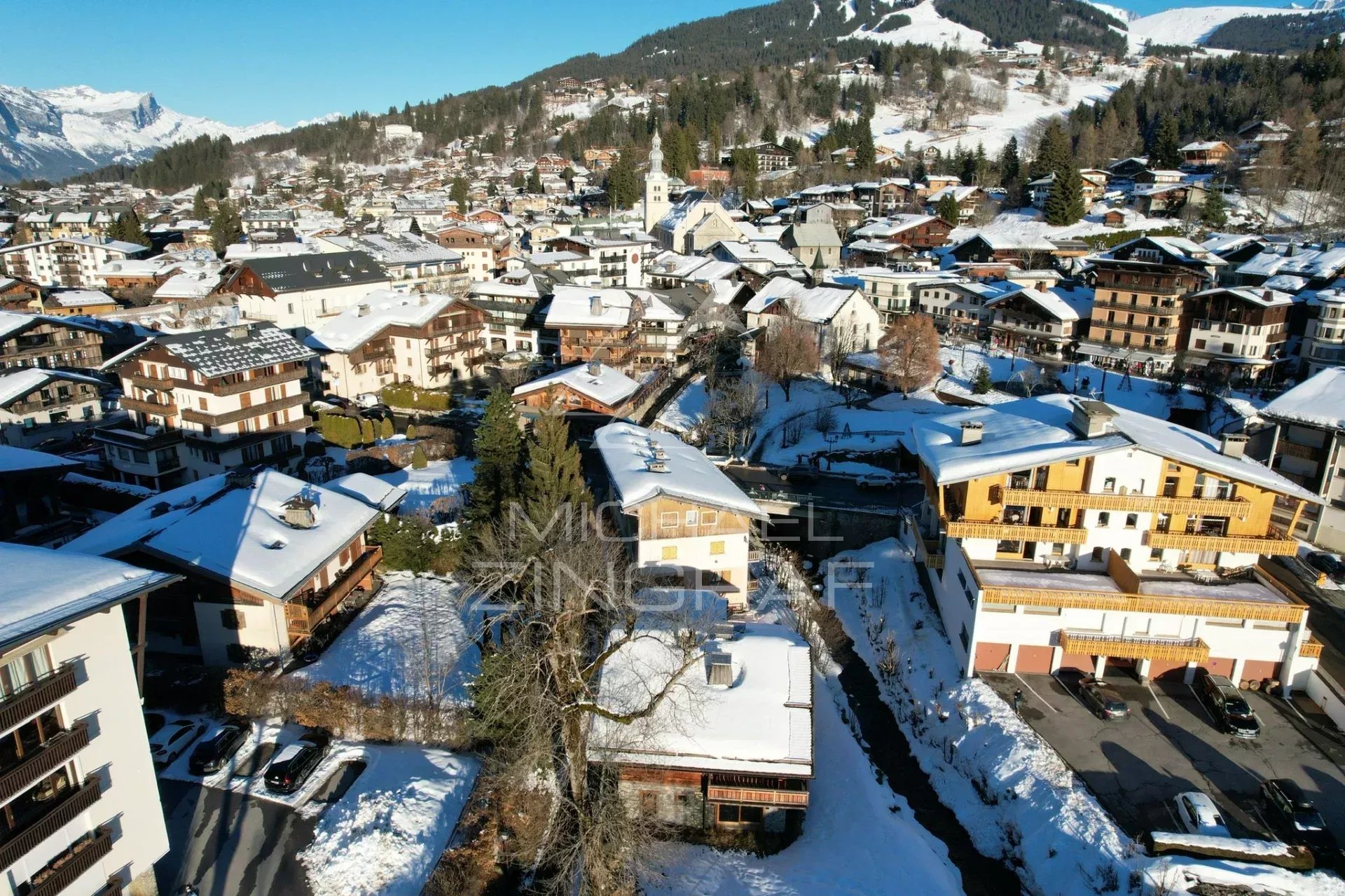 Hotel à rénover - Centre à pied - Vue dégagée et calme - MZIMG338